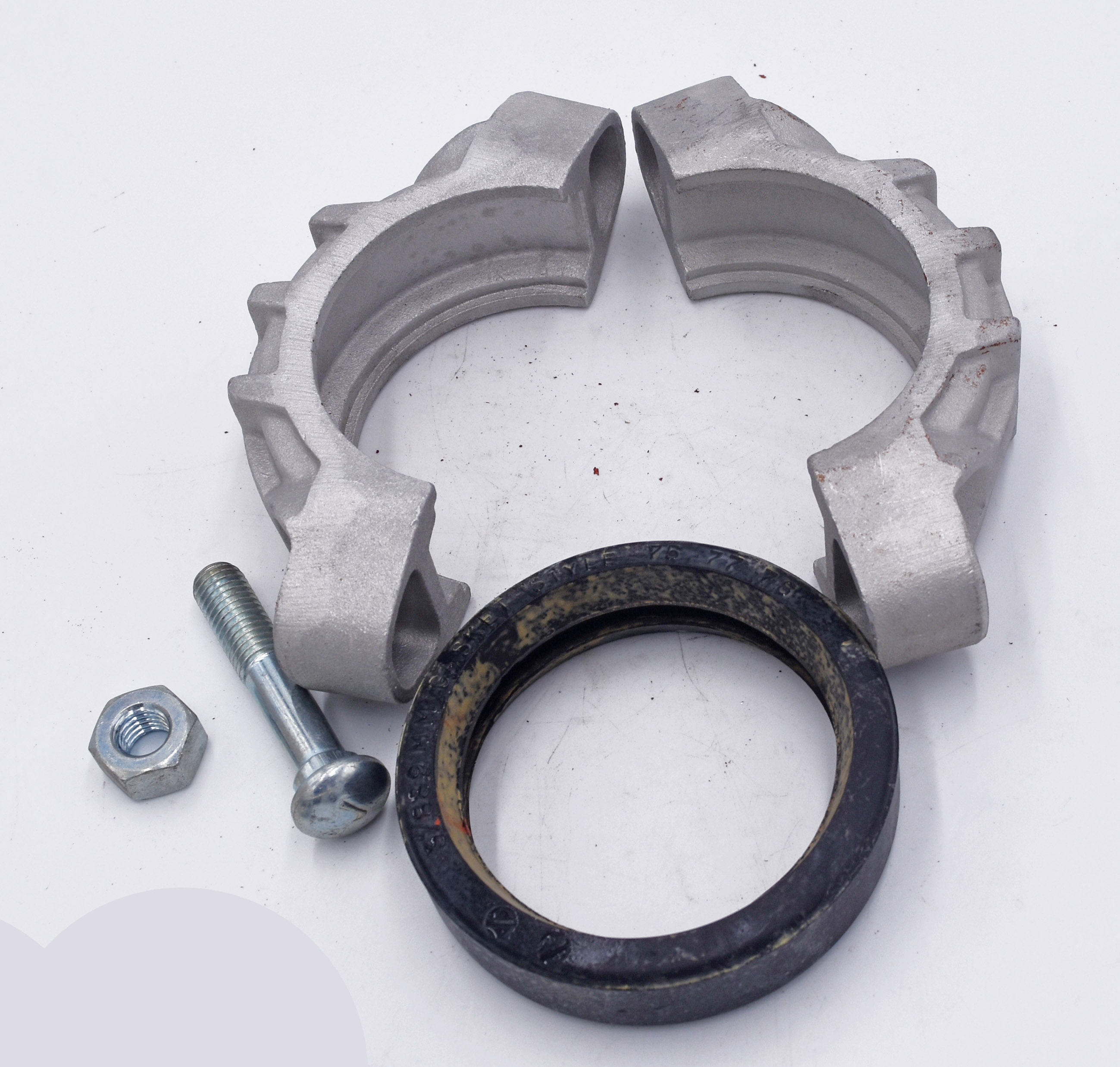 5600043 | 3" VICTAULIC #77 ALUMINUM GROOVED PIPE COUPLING W/ ""T"" GASKET